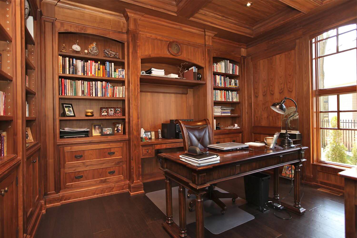 How To Decorate A Traditional Study Room Mencoret Breaking The Internet